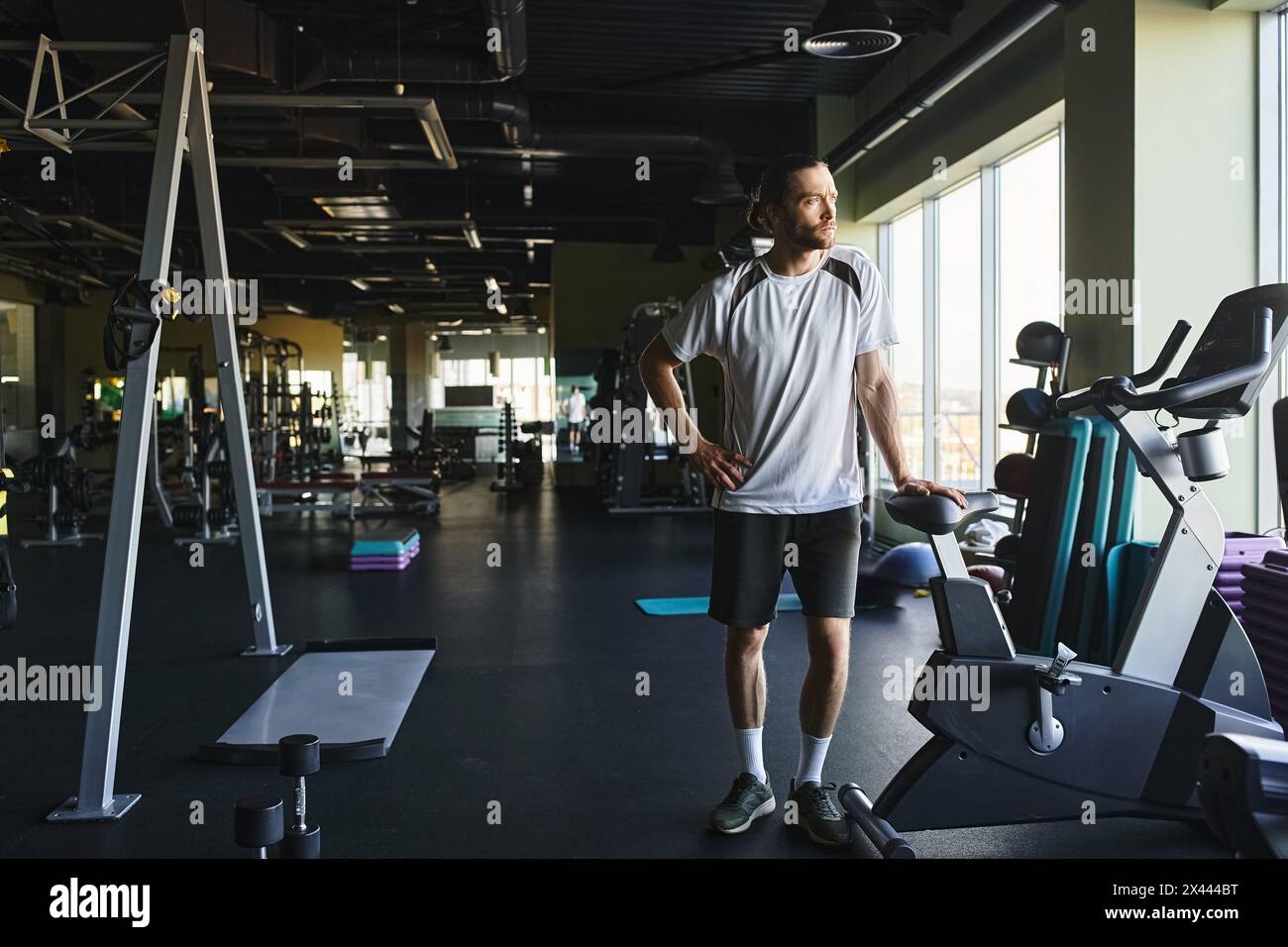 Muscular man in gym setting hi-res stock photography and images - Alamy