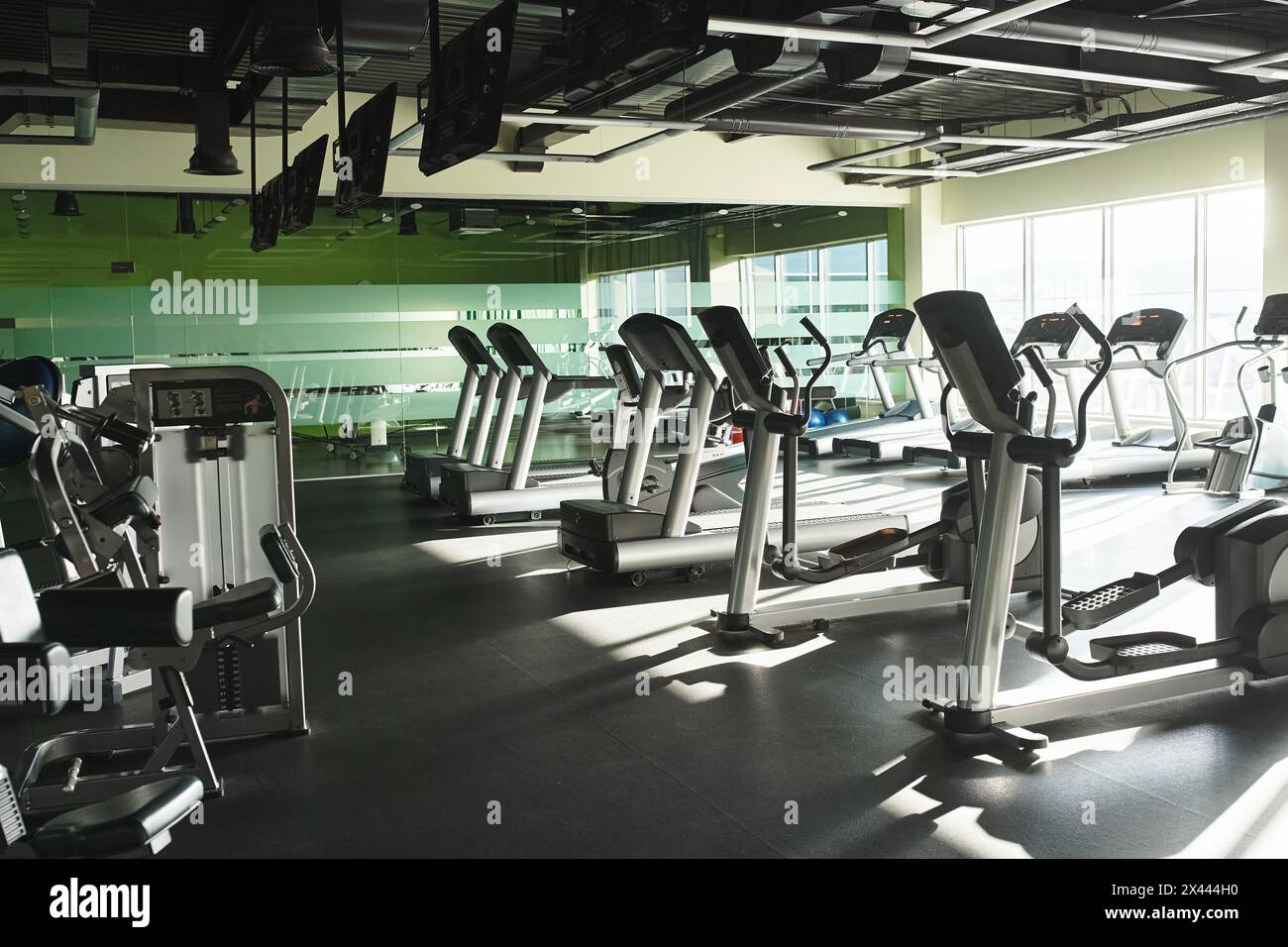 Machines workout hi-res stock photography and images - Alamy