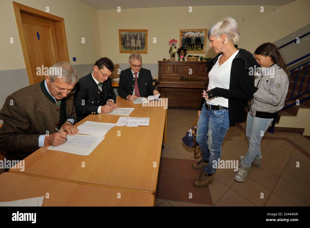 personal voting in an election ,cast a vote personal voting in an ...