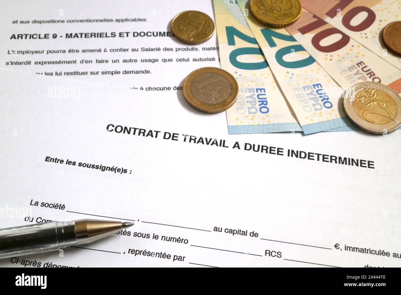 Indefinite contract hi-res stock photography and images - Alamy