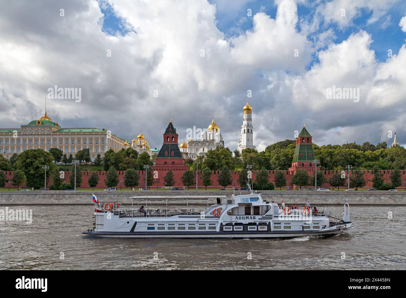 Moscow, Russia - July 07 2018: The Moscow Kremlin Wall opposite the ...