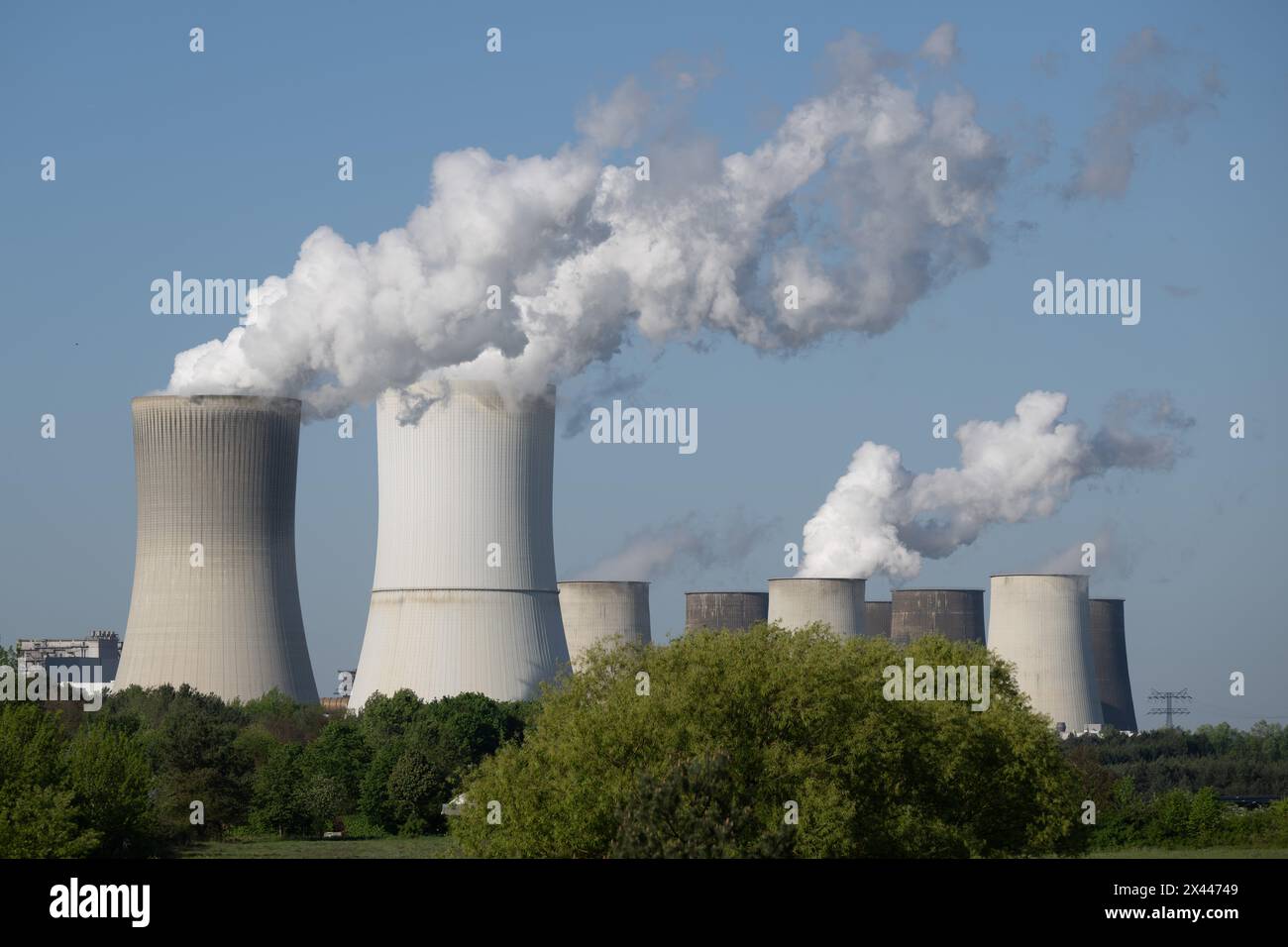 Boxberg, Germany. 30th Apr, 2024. Steam rises from the cooling towers ...