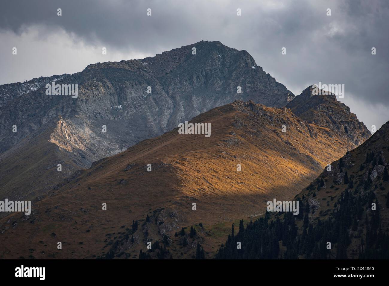 Dramatic mountains and rocks, mountain valley, Chong Kyzyl Suu Valley ...