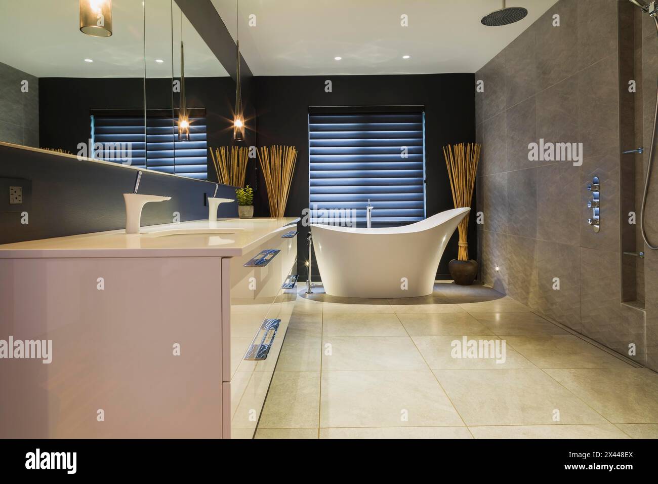 Sunken tub hi-res stock photography and images - Alamy