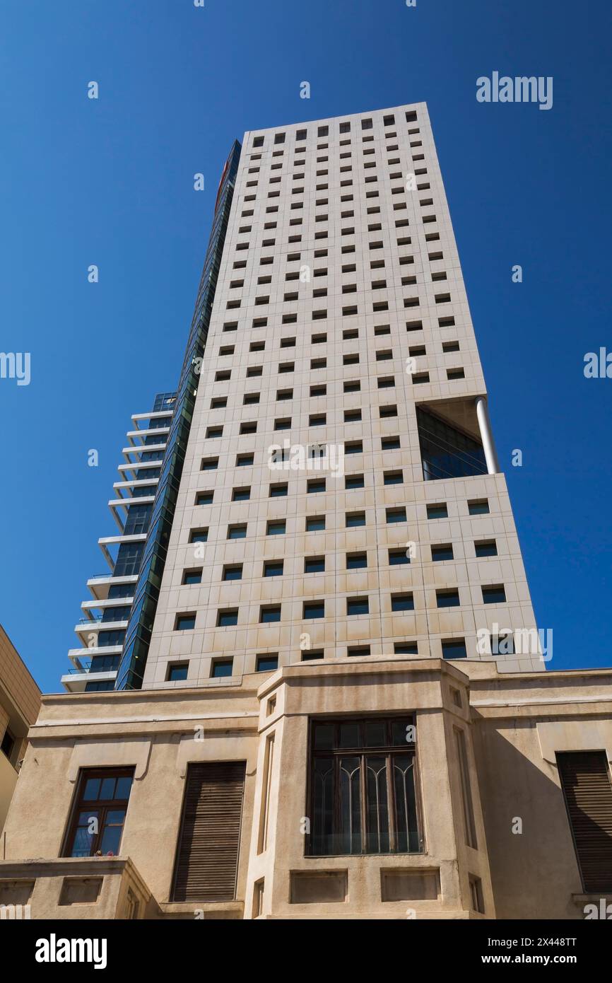 Modern architectural office tower, Tel Aviv, Israel Stock Photo - Alamy