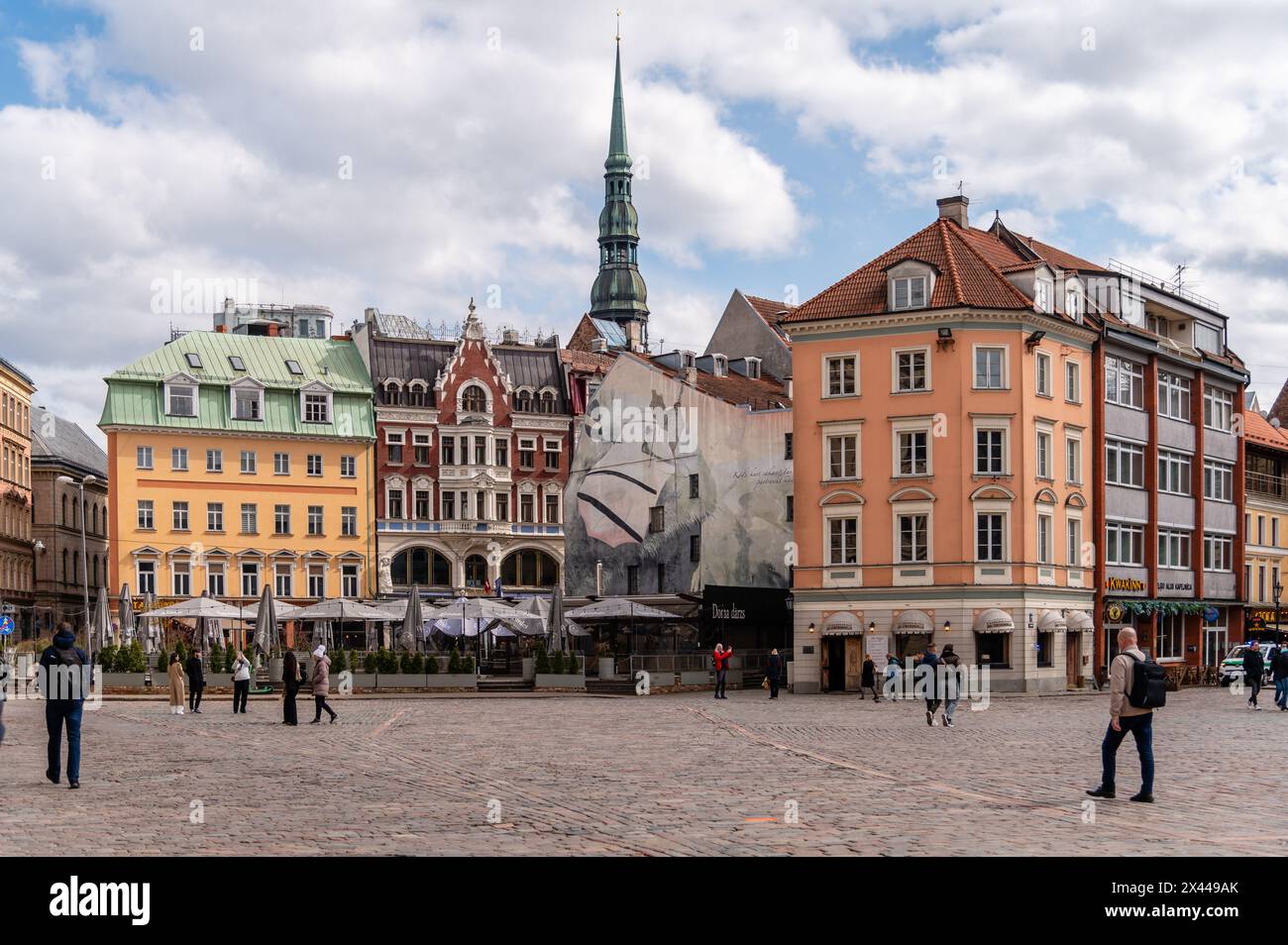 Buildings around square hi-res stock photography and images - Alamy