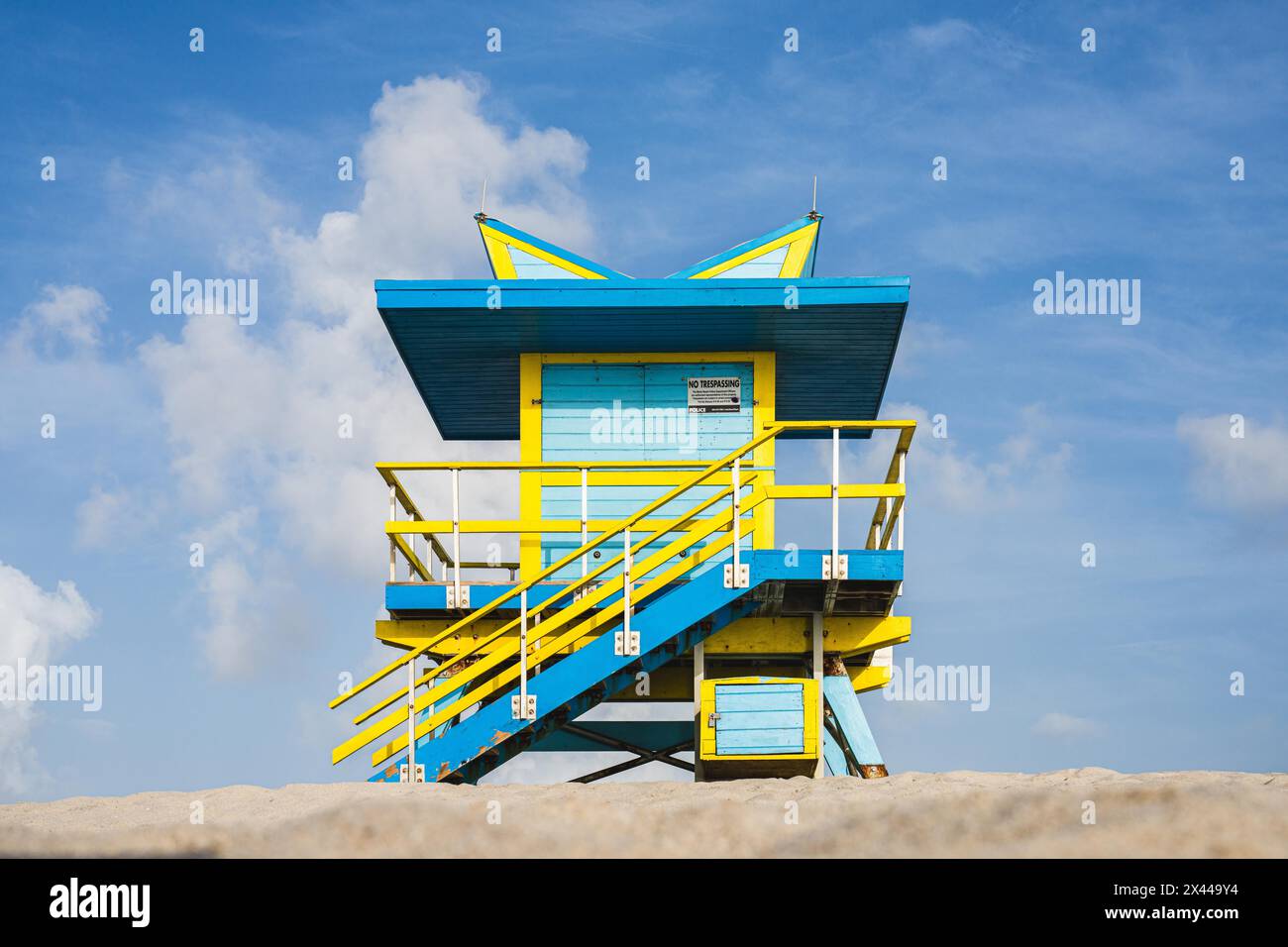 14th Street LifeGuard Tower, Miami Beach, Florida, USA Stock Photo - Alamy