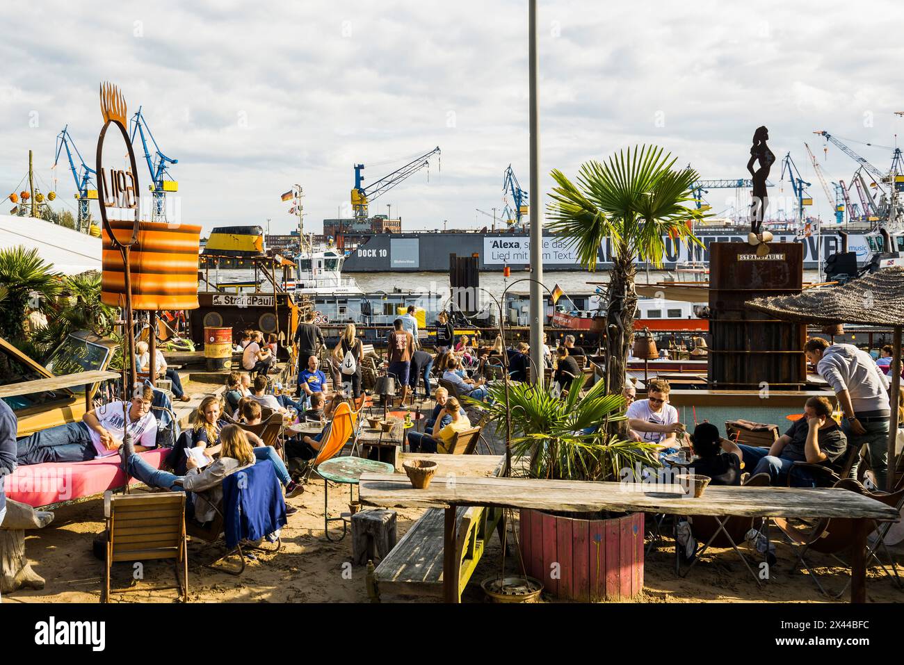 Beach Club Strand Pauli, at the jetties in Oat harbour, Hamburg ...