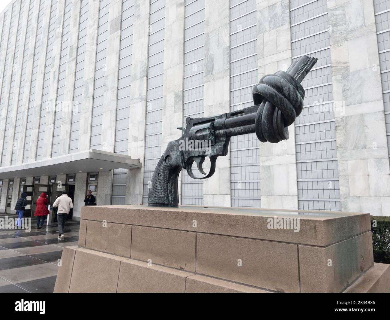 Gun sculpture Non Violence in front of the UN headquarters in New York ...