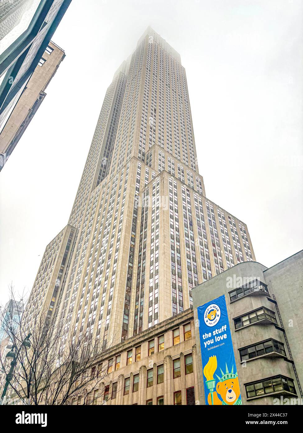 Facade of the Empire State Building from below, Manhattan, New York ...