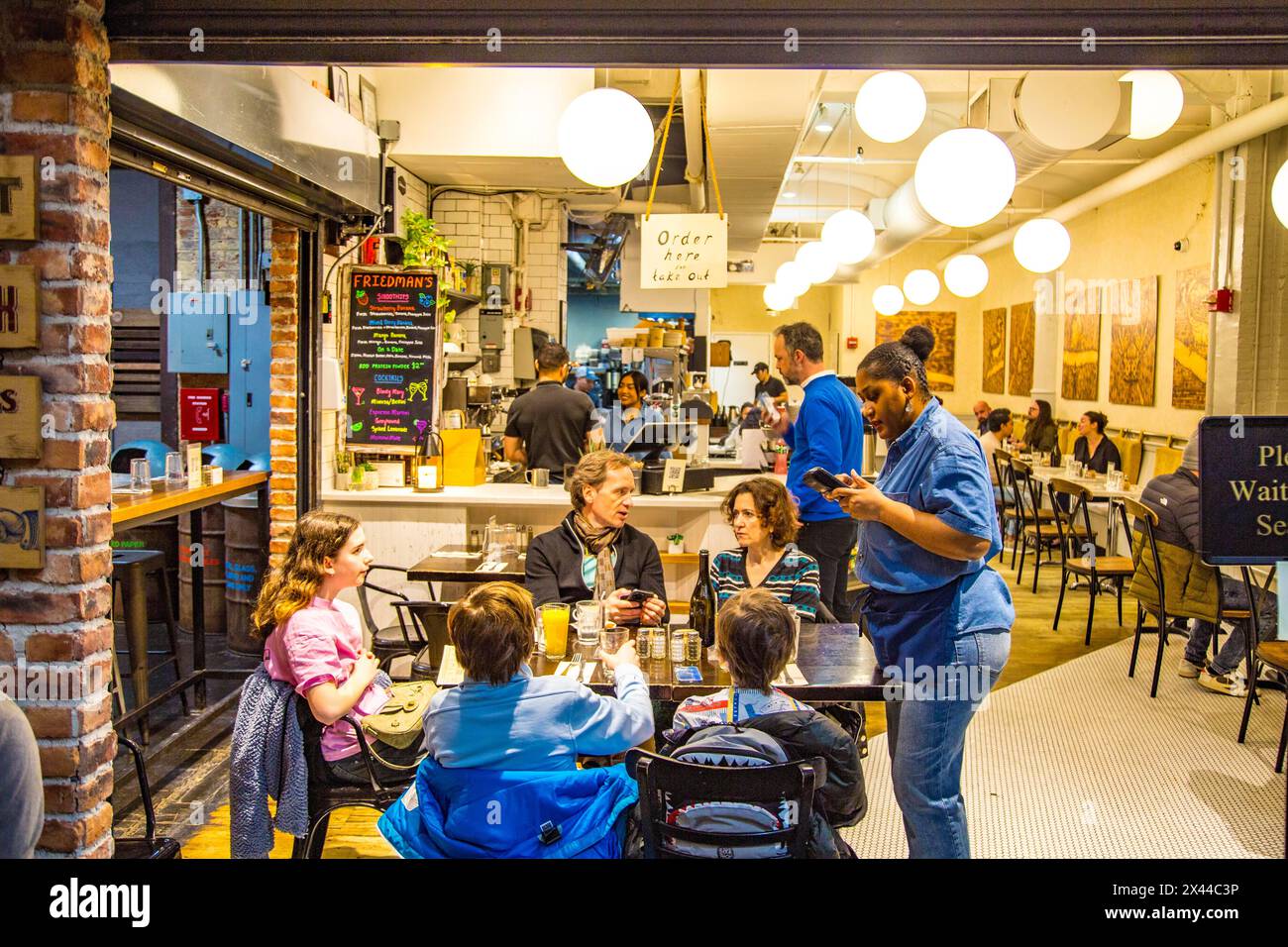 Chelsea Market, trendy food hall in the former Oreo chocolate factory ...