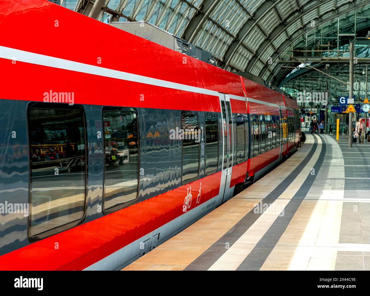 Red carriages, Deutsche Bahn at the main railway station, Berlin ...