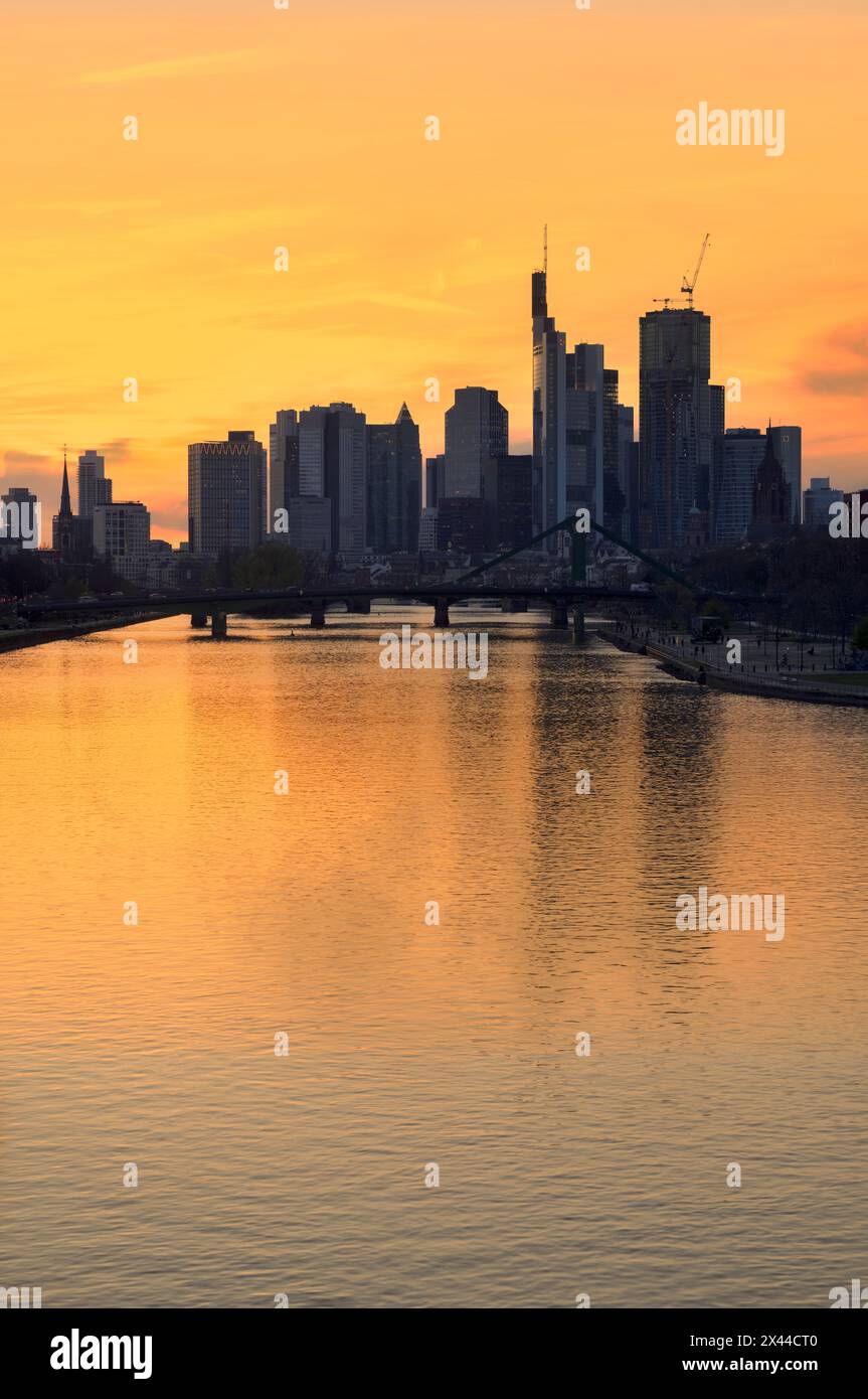Twilight shot, skyline, banking district, financial district, Taunus ...