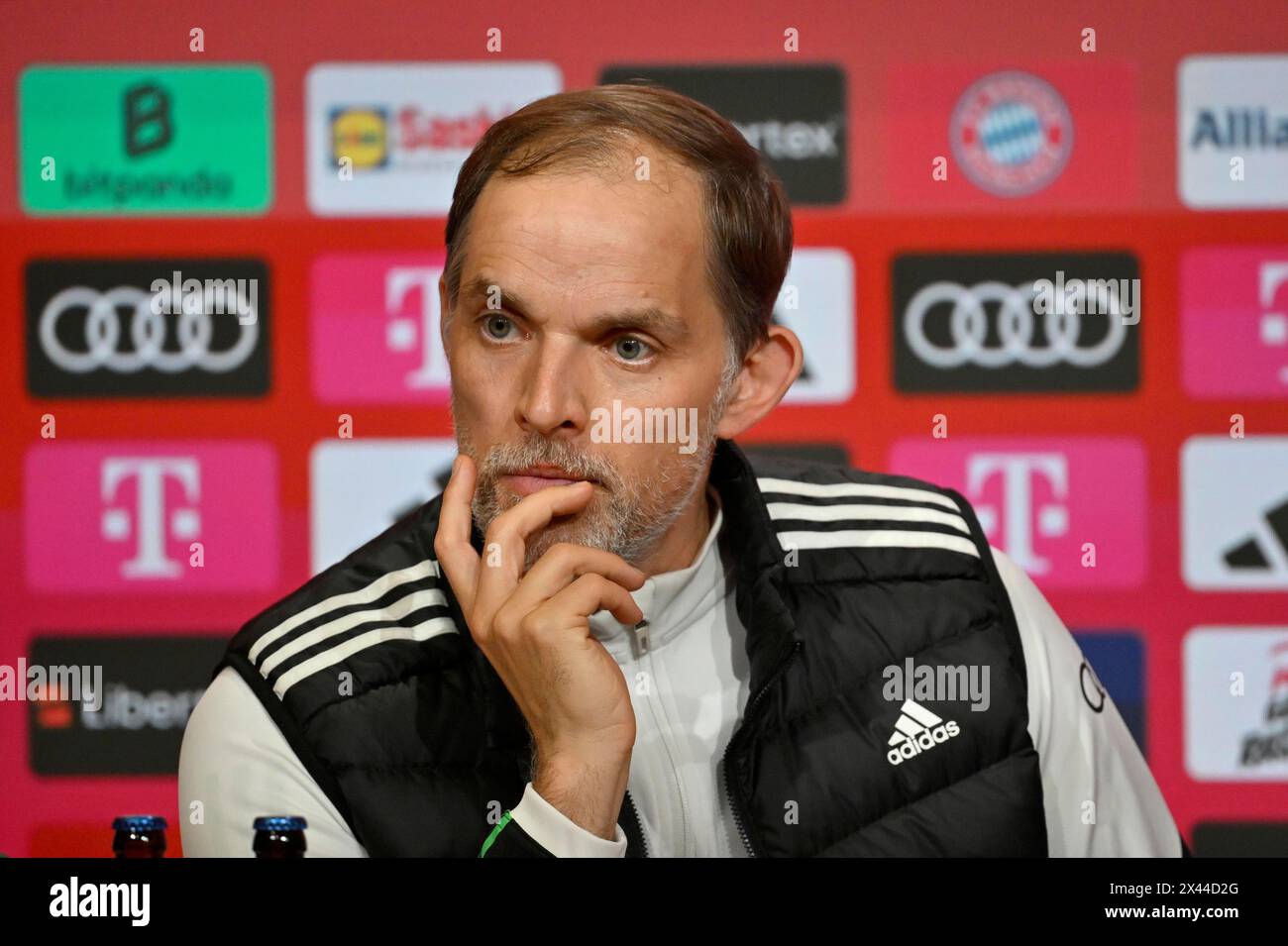 Coach Thomas Tuchel FC Bayern Munich FCB pensive, Press conference, PK ...