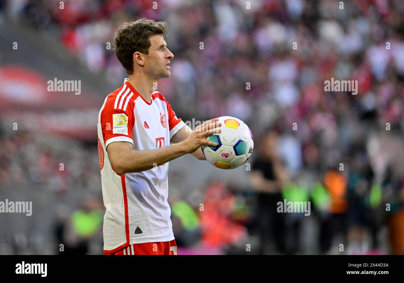 Thomas Mueller FC Bayern Muenchen FCB (25) Action, Throw-in, Allianz ...