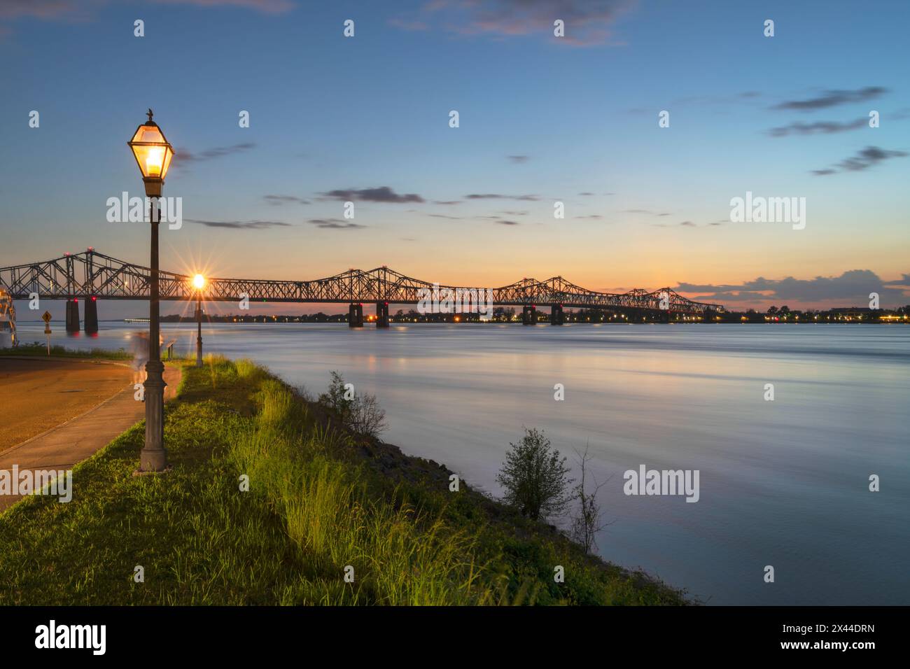 Natchez-Vidalia Bridge over the Mississippi River after sunset. Seen ...