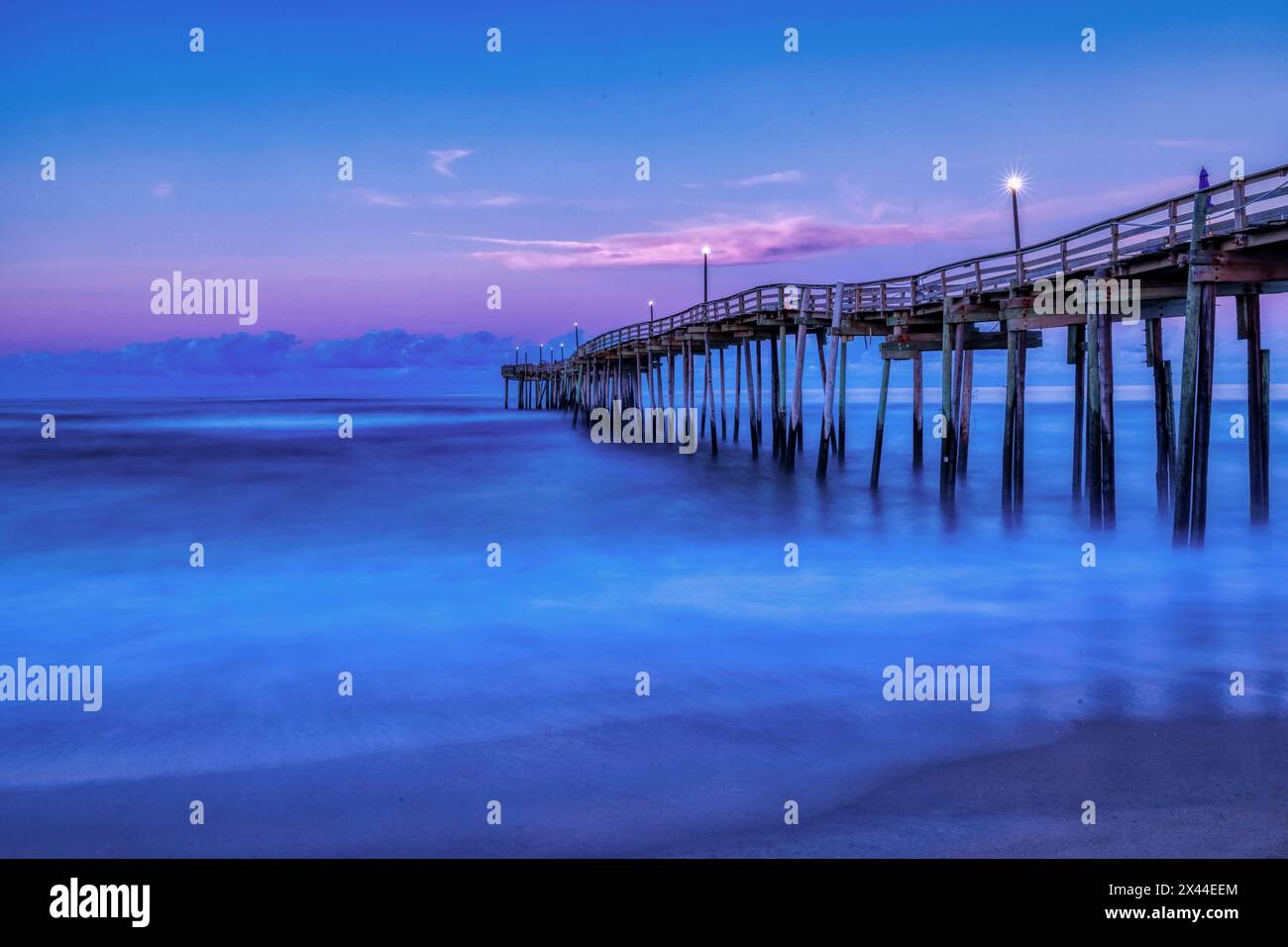 USA, North Carolina, Avon. Atlantic Ocean at Avon Fishing Pier Stock ...