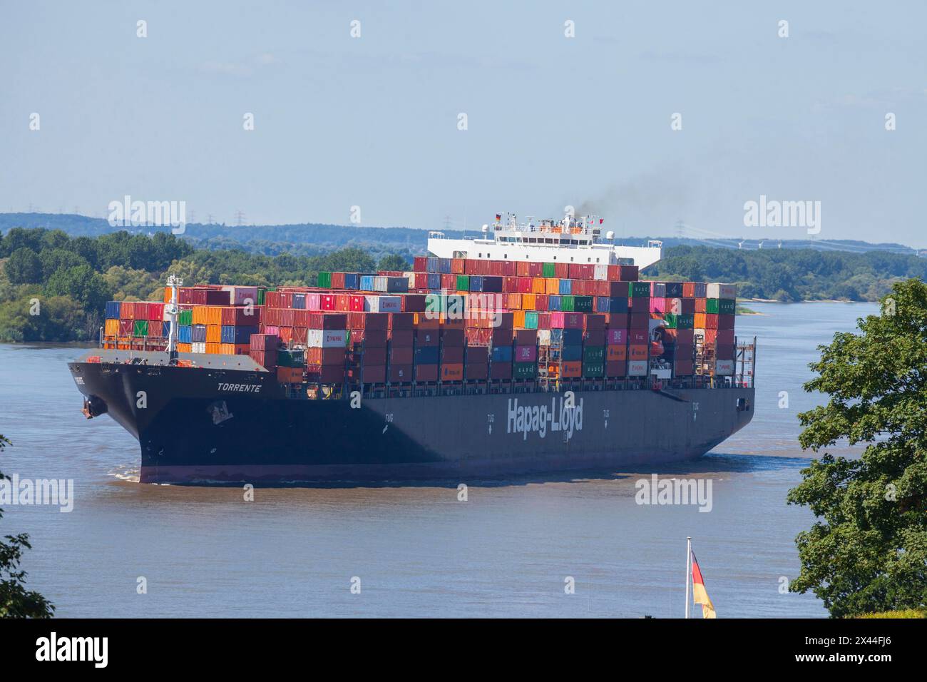 Container ship of the Hapag Lloyd shipping company on the Elbe, Blankenese district, Hamburg ...