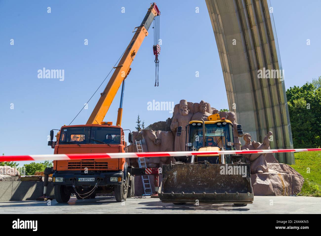 Non Exclusive: KYIV, UKRAINE - APRIL 30, 2024 - The dismantling of the ...