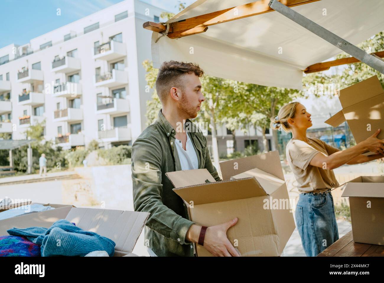 Team working support center hi-res stock photography and images - Alamy