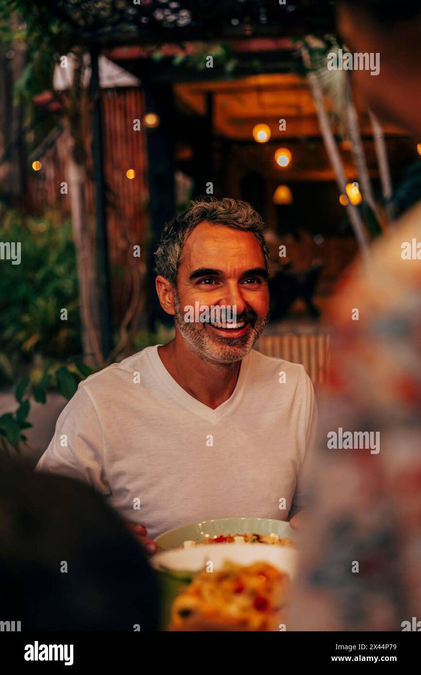 Family dinner restaurant hi-res stock photography and images - Alamy