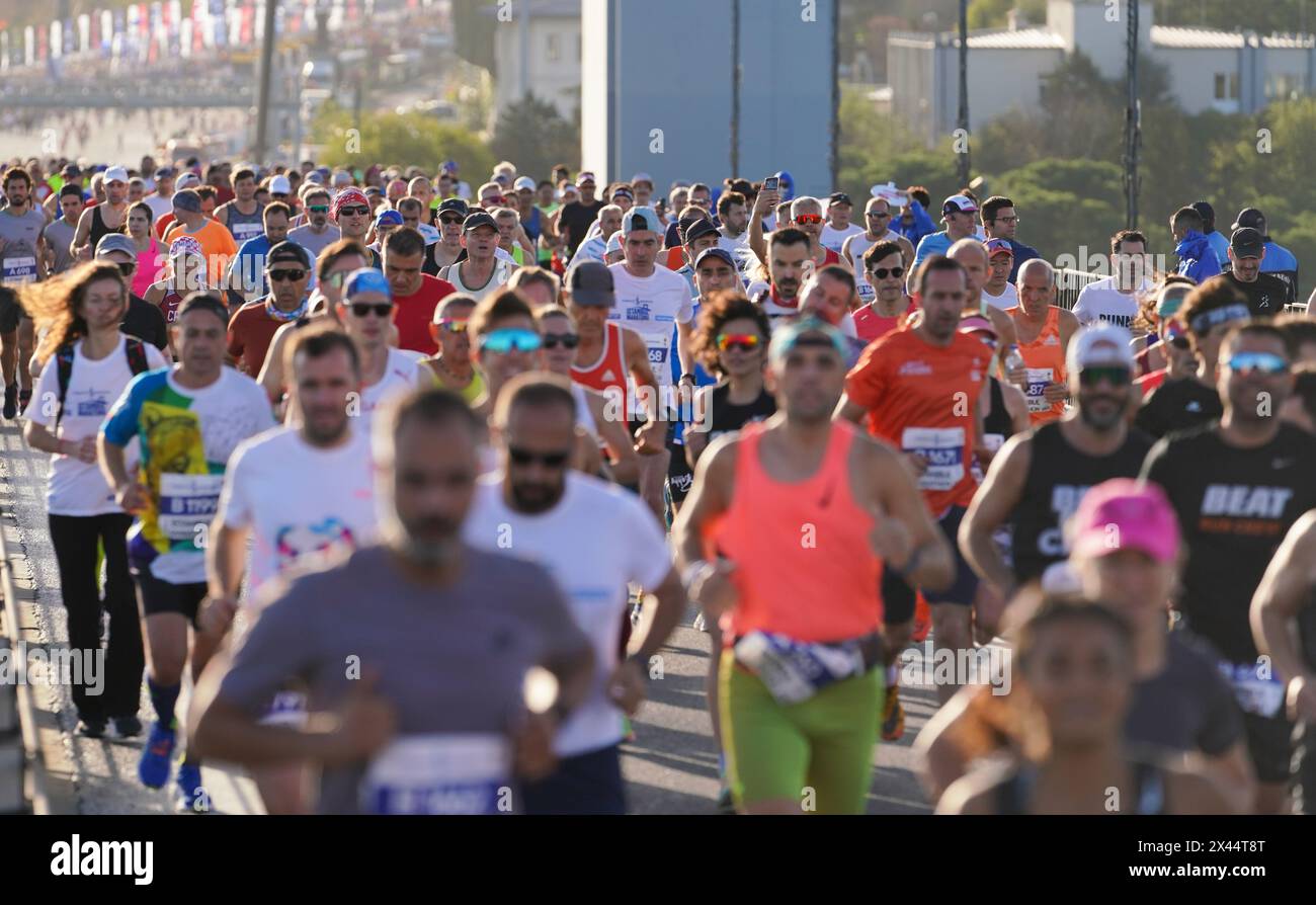 ISTANBUL, TURKIYE - NOVEMBER 05, 2023: Athletes running in 45. Istanbul ...