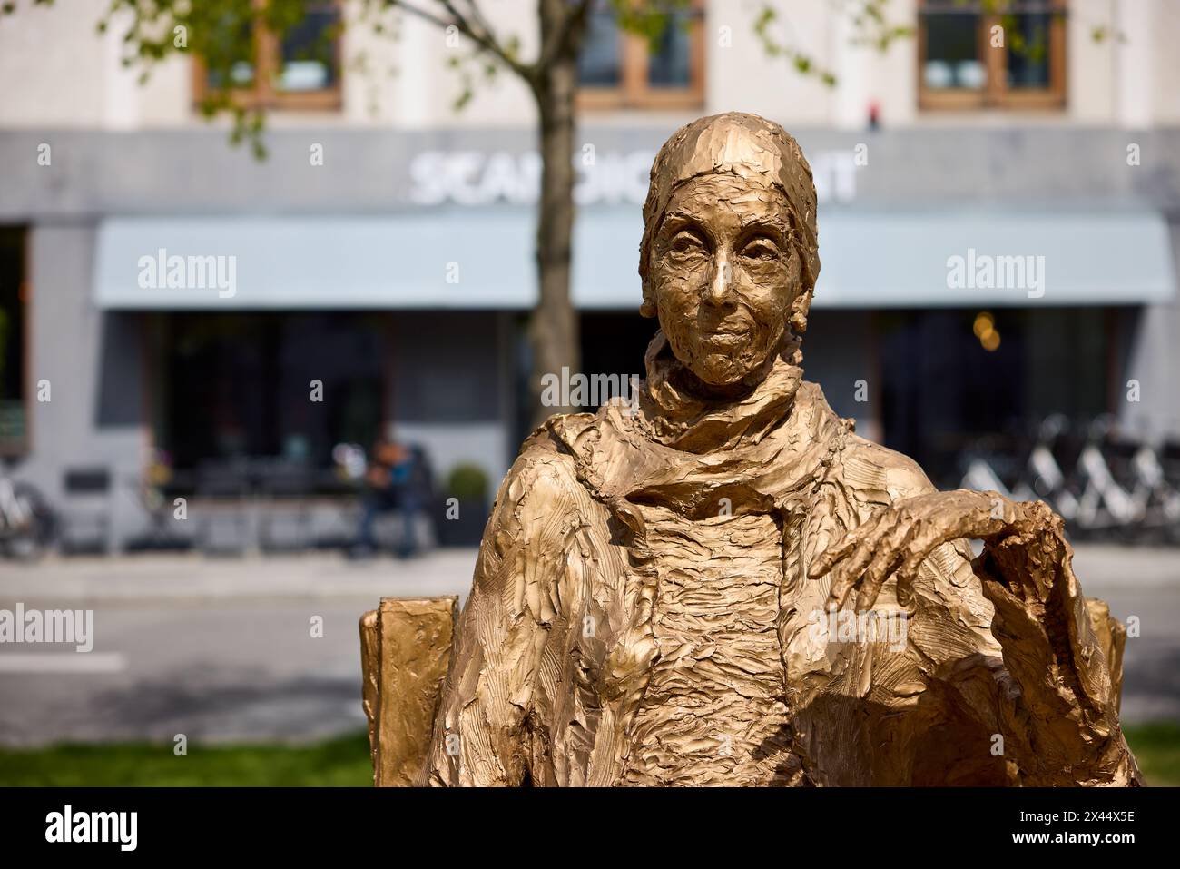 Karen Blixen statue by Rikke Raben (2024); Sankt Annæ Plads, Copenhagen ...