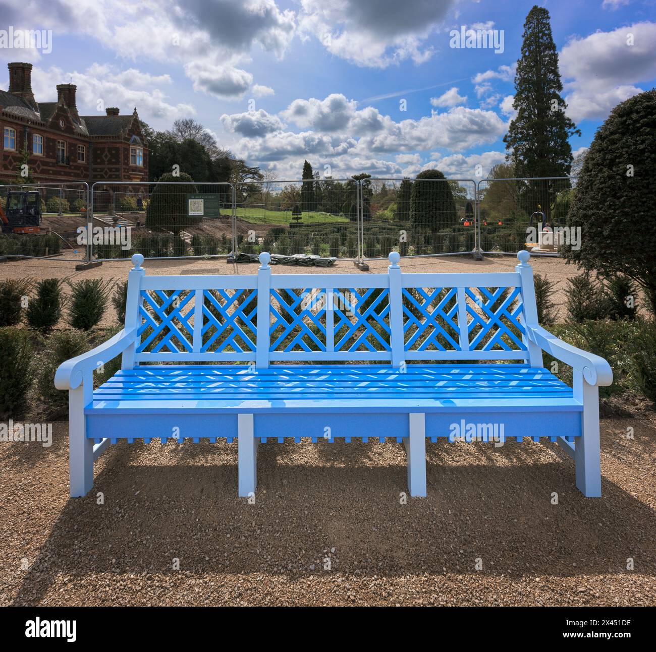 Bench house garden hi-res stock photography and images - Alamy
