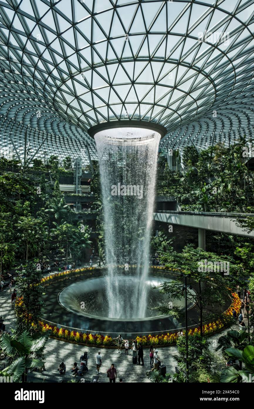 The Rain Vortex, indoor waterfall, Jewel Changi aiirport, Singapore ...