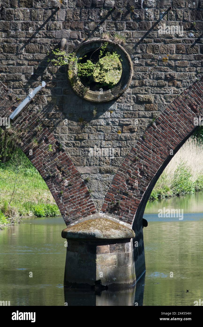 über dem wasser hi-res stock photography and images - Alamy