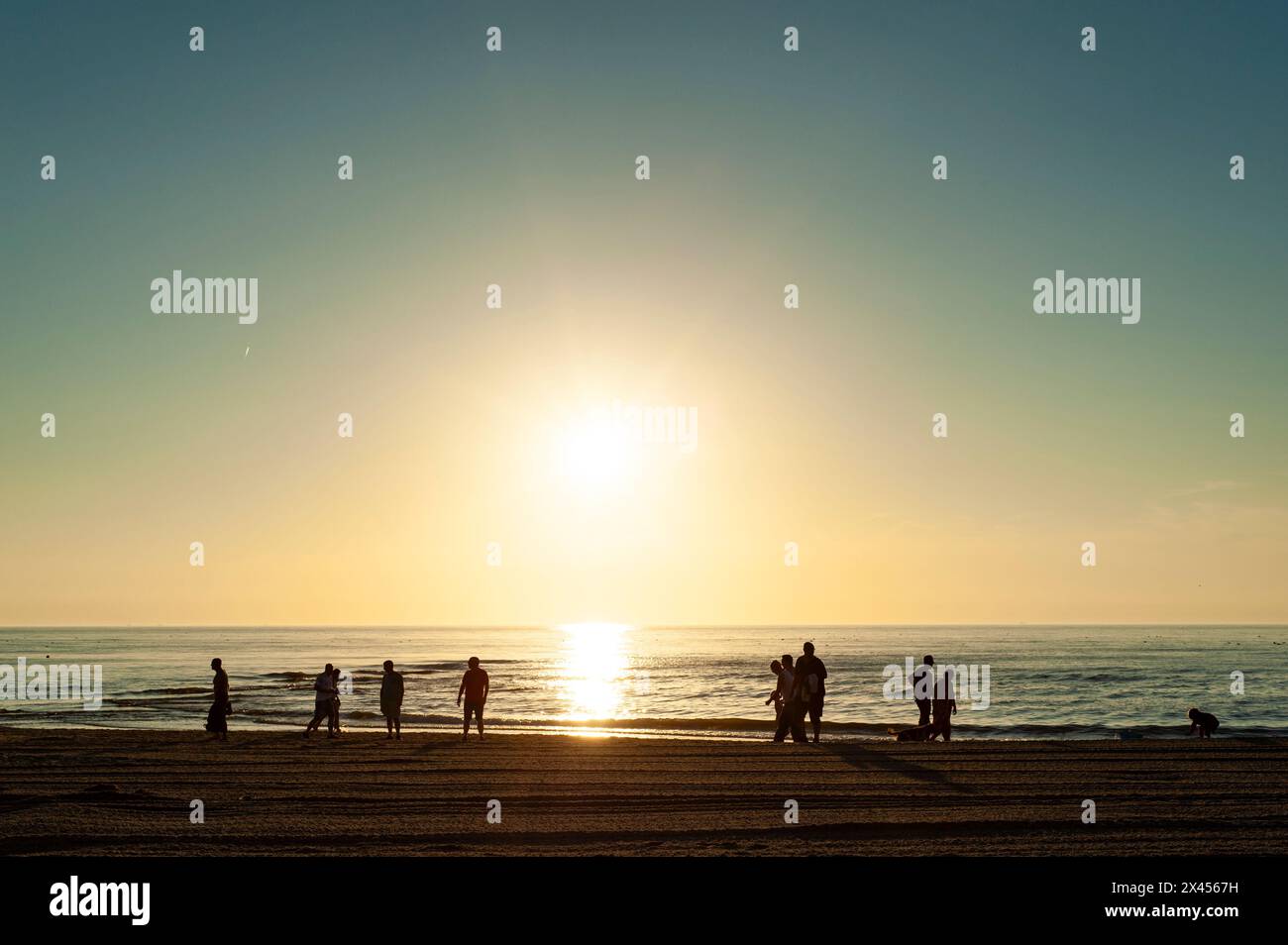 Wandern am strand hi-res stock photography and images - Alamy