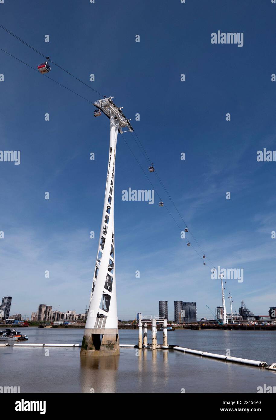 The IFS Cloud Cable Car across the River Thames from Greenwich ...
