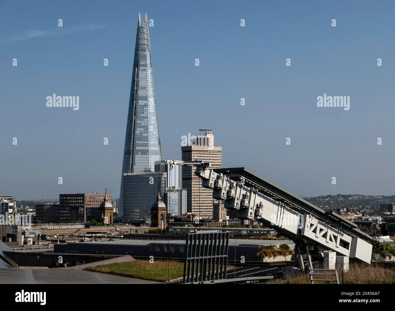 The Shard, London, with roof-top pulley system in the foreground Stock ...