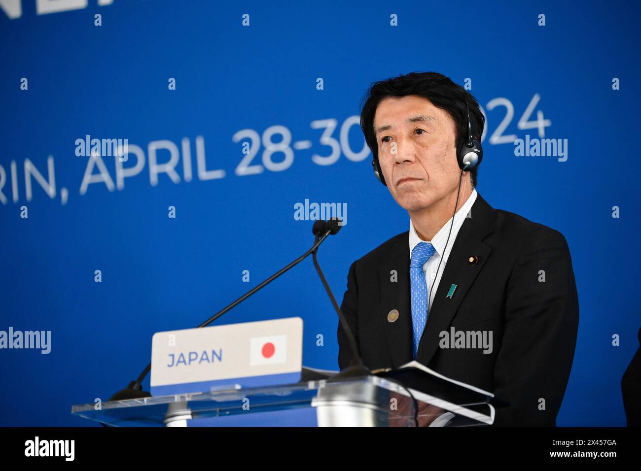 Ken saito hi-res stock photography and images - Alamy