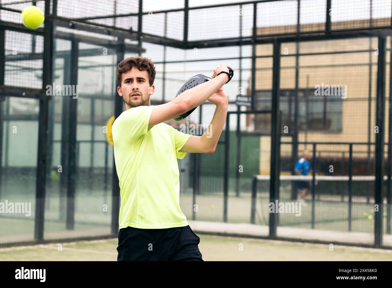Sporty man padel tennis hi-res stock photography and images - Alamy