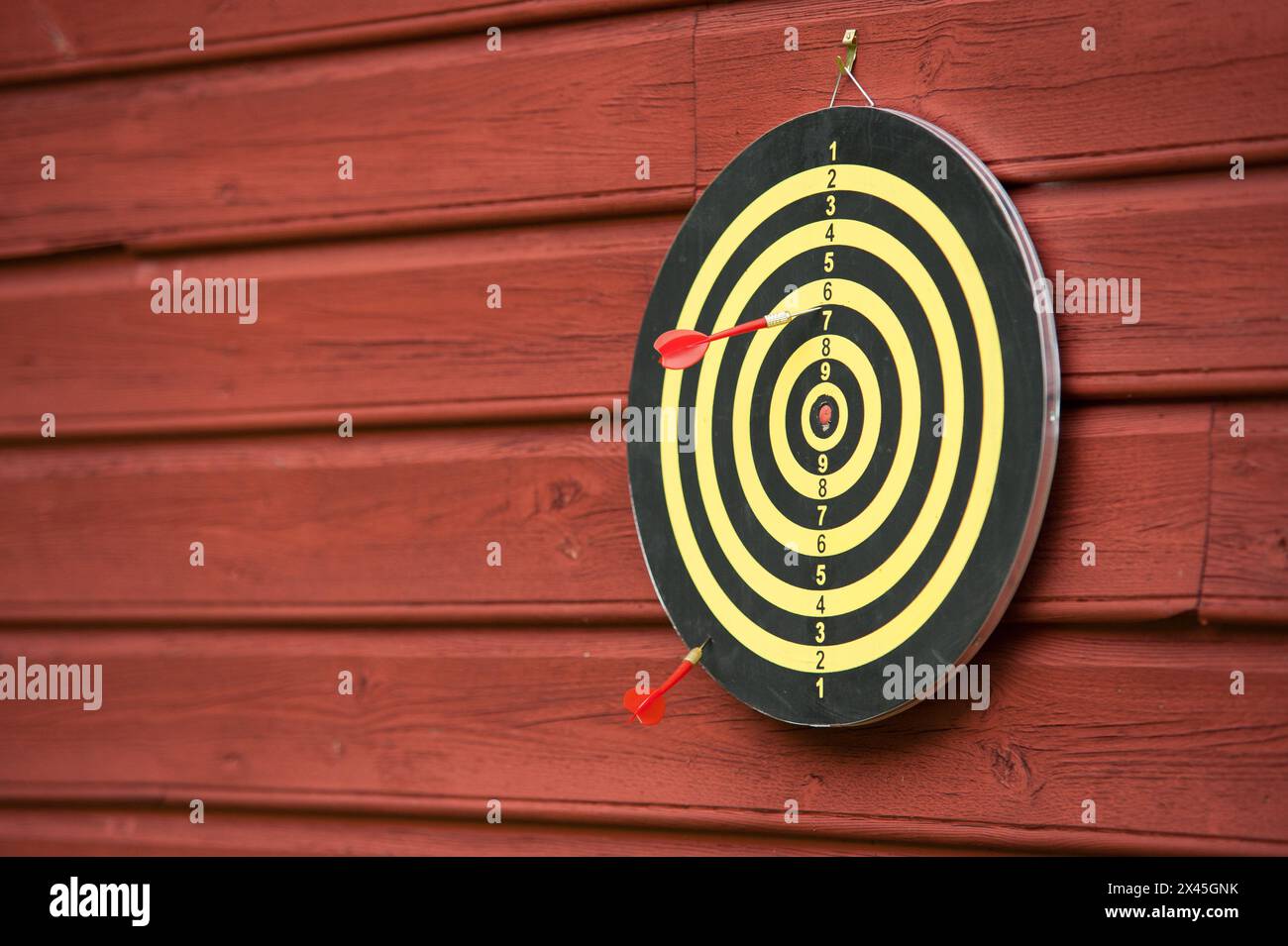 Two red arrows hi-res stock photography and images - Alamy
