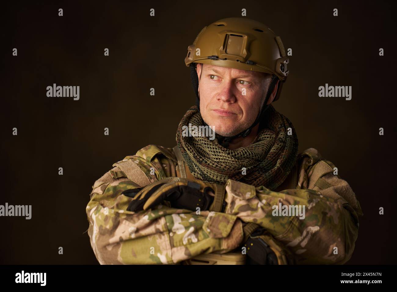 Soldier leaning on rifle hi-res stock photography and images - Alamy
