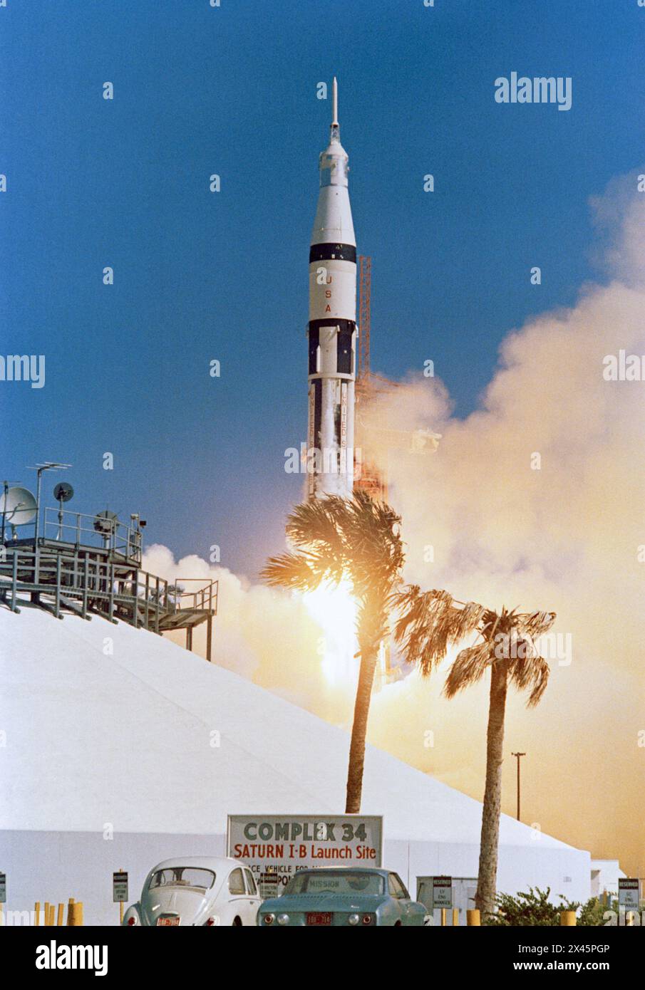 Saturn rocket hi-res stock photography and images - Alamy