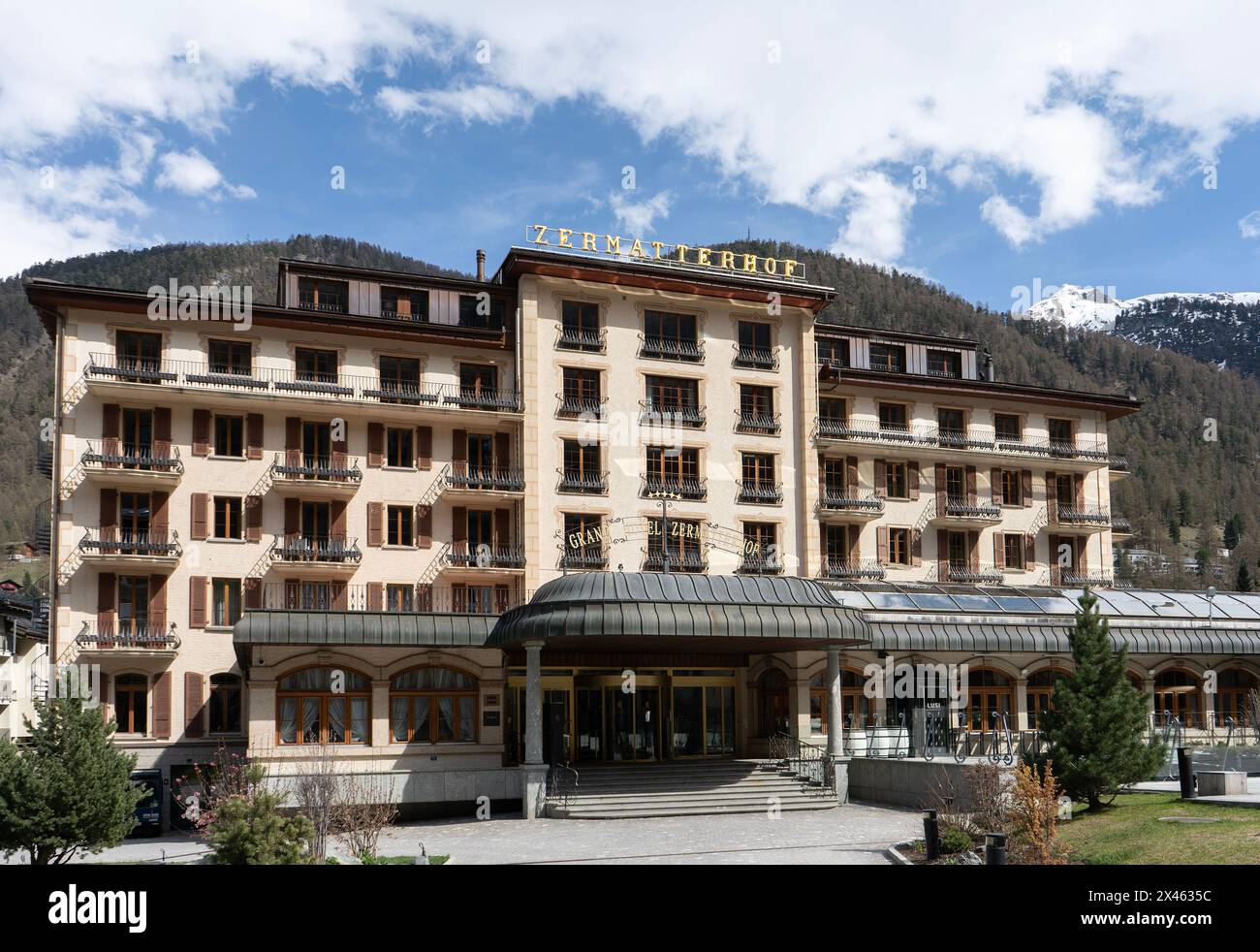 Grand hotel zermatterhof hi-res stock photography and images - Alamy