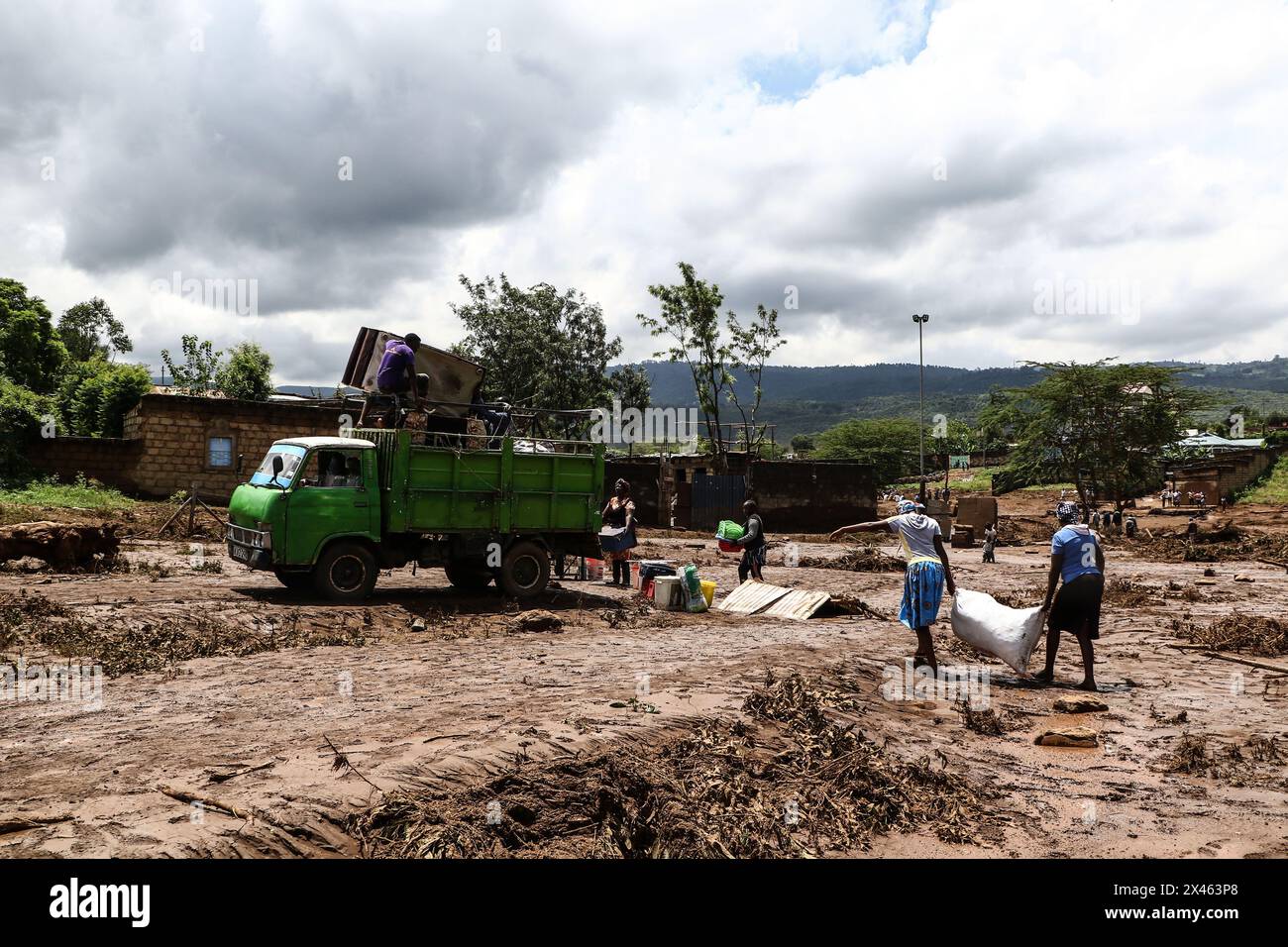 Nakuru, Kenya. 29th Apr, 2024. People prepare to move to safer areas ...