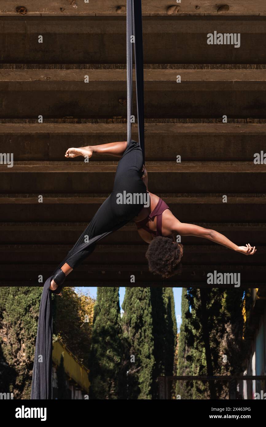 Split straps hi-res stock photography and images - Alamy