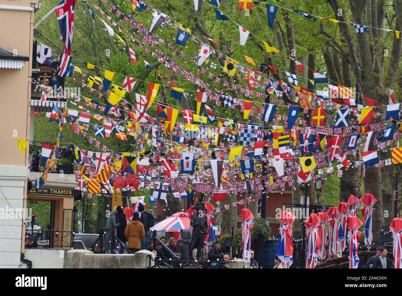 Colourful bunting and maritime flags in a pub garden Stock Photo - Alamy