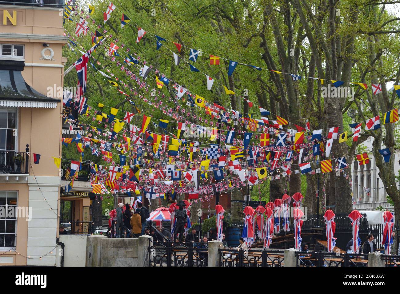 Colourful bunting and maritime flags in a pub garden Stock Photo - Alamy