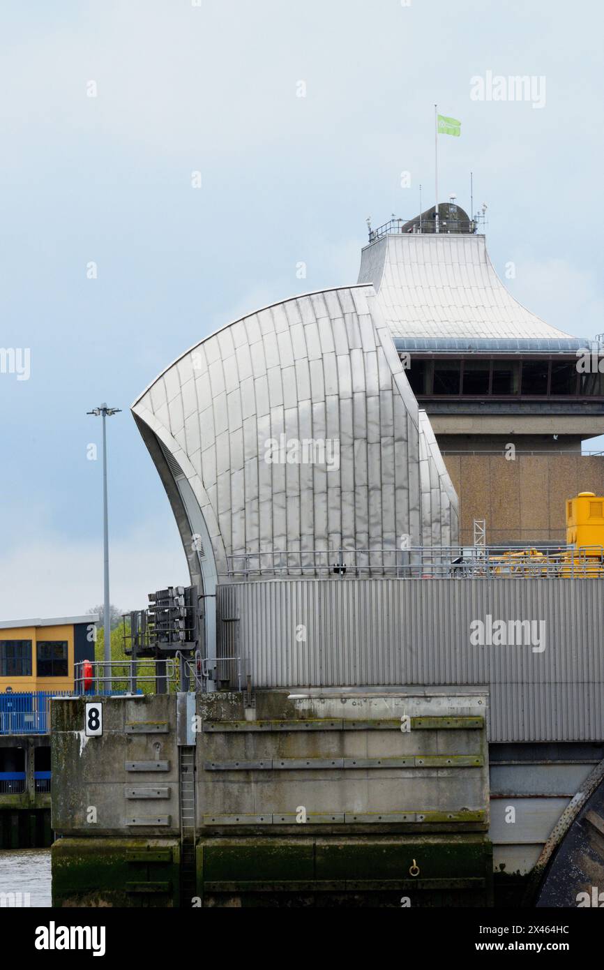 Thames Barrier is one of the largest movable flood barriers in the ...