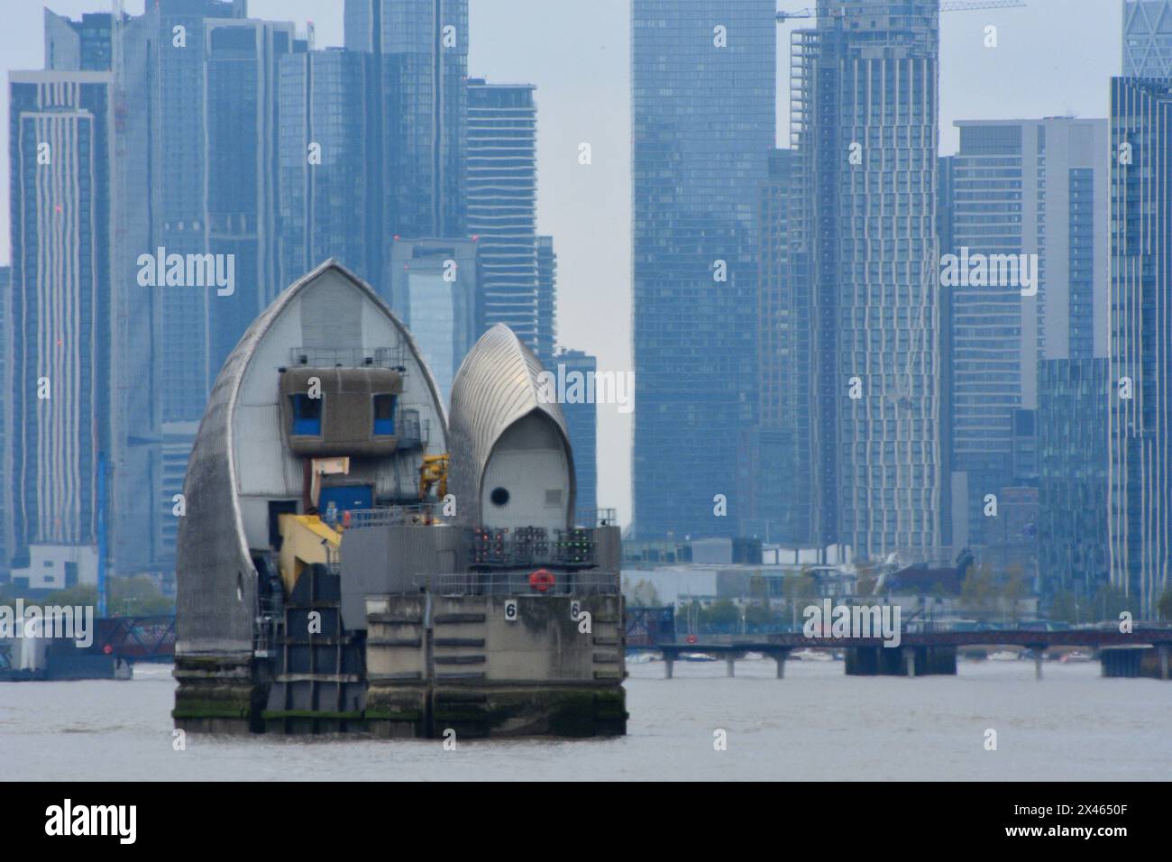 Thames Barrier is one of the largest movable flood barriers in the ...