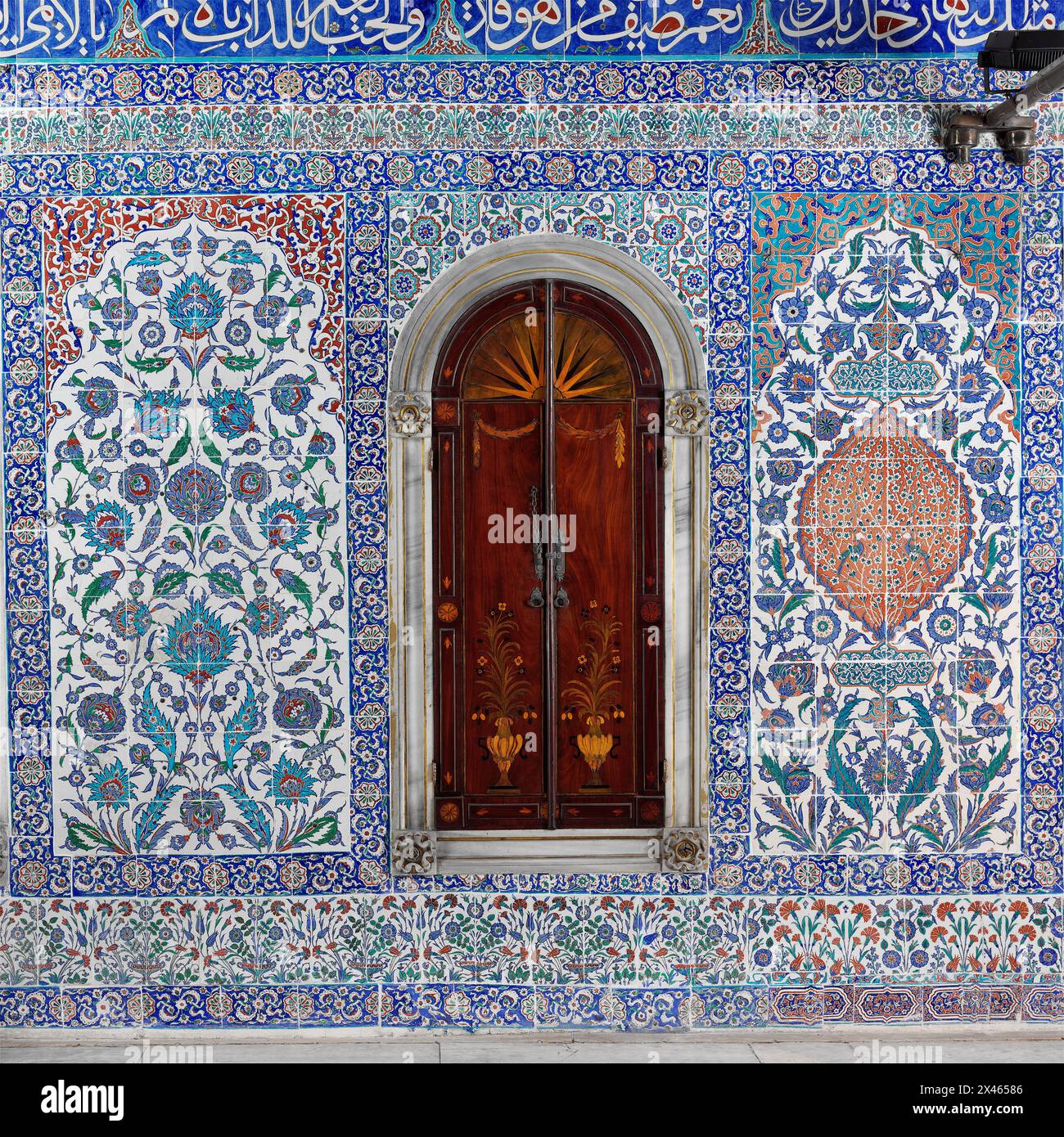 Ottoman era ceramics hi-res stock photography and images - Alamy