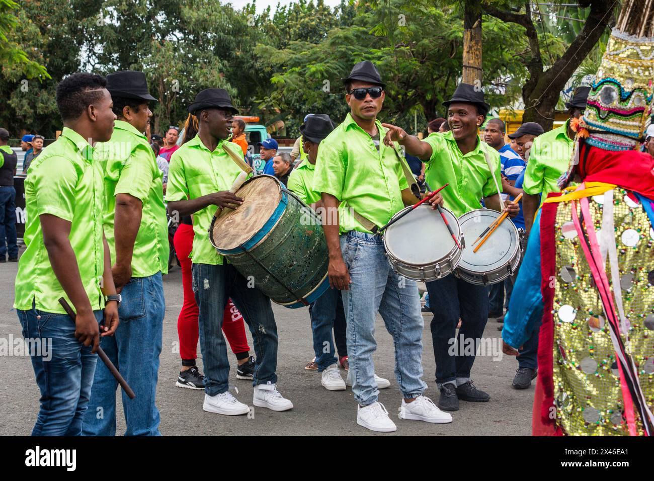 A band of percussion instruments in the La Vega Carnival parade in the ...