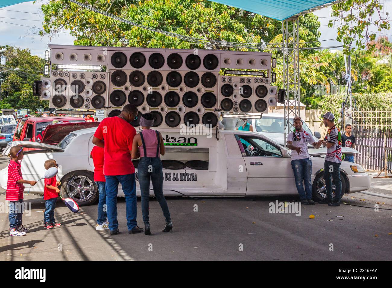 A giant stretch limousine boom box sound system at the La Vega Carnival ...
