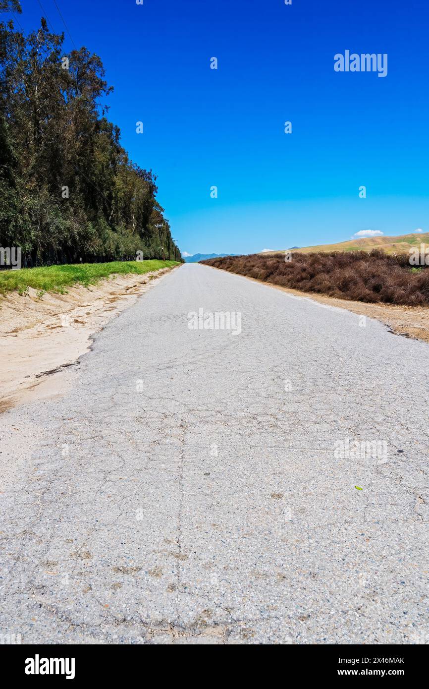 Unmarked roads hi-res stock photography and images - Alamy