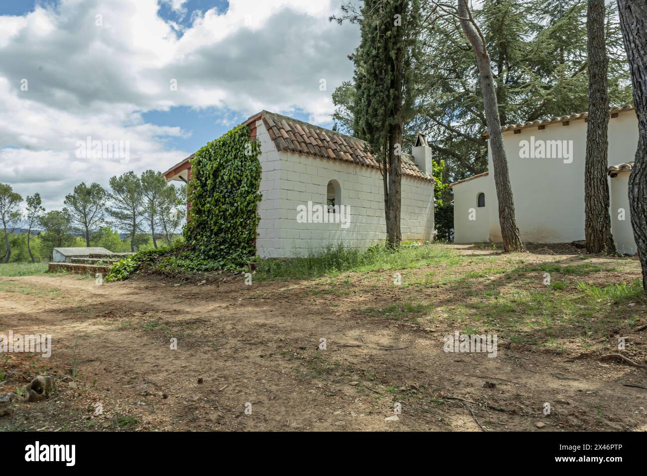 Some cabins with white brick walls and others with plaster with tangled ...